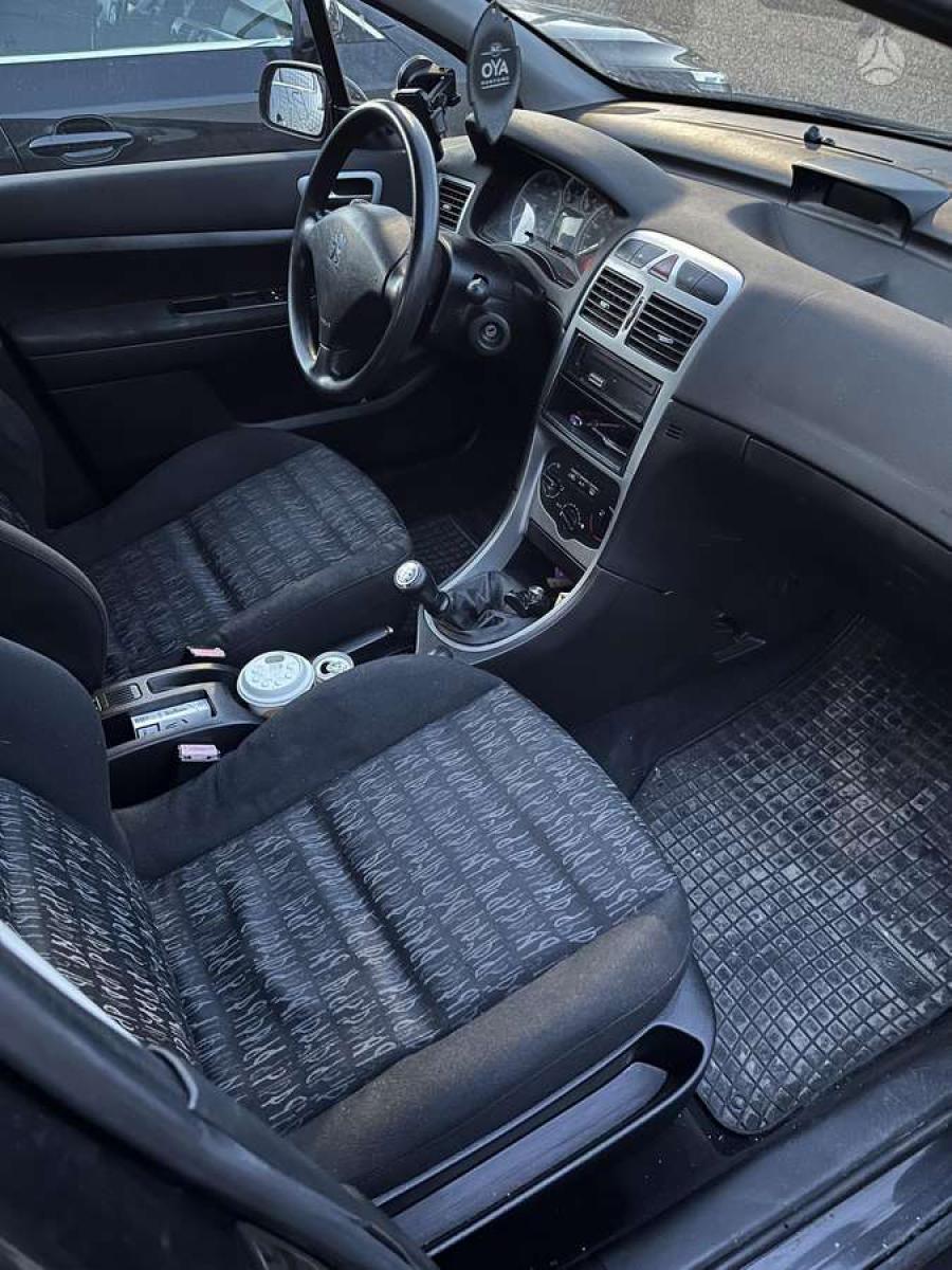Black Peugeot 307 2004 in Silute, with an engine capacity of 2.00 L and mileage of 295 thousand km for 950 €, photo 7 on AUTOMOTO.COM.LV