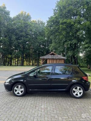Черный Пежо 307 2005 в Скуодас, объемом двигателя 2.00 л и пробегом 400 тыс. км за 950 €, фото 7 на AUTOMOTO.COM.LV