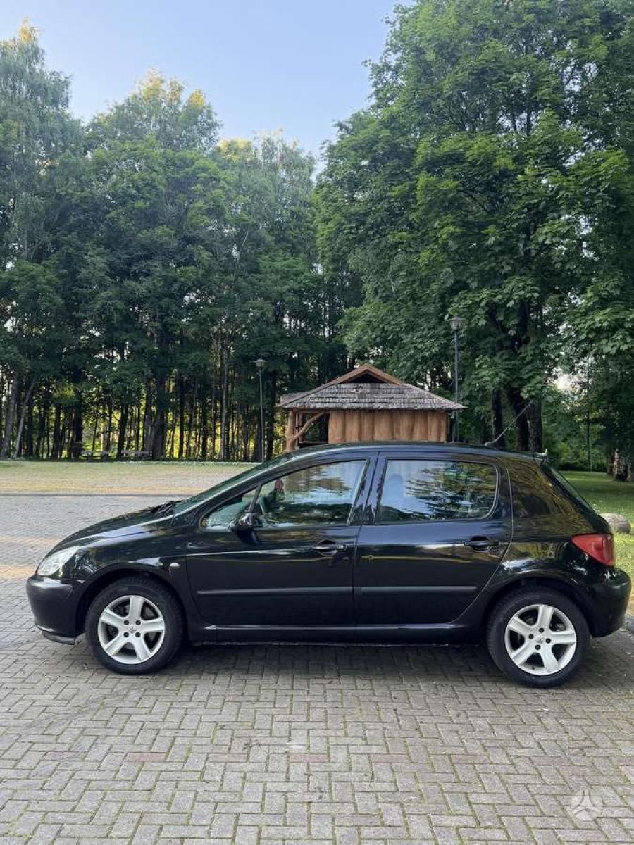Черный Пежо 307 2005 в Скуодас, объемом двигателя 2.00 л и пробегом 400 тыс. км за 950 €, фото 7 на AUTOMOTO.COM.LV