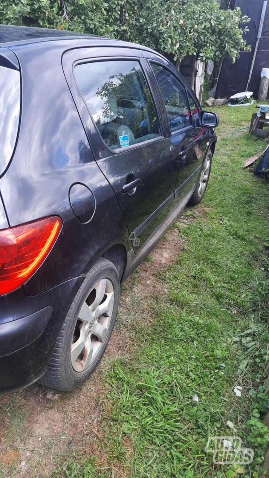 Melns Peugeot 307 2006 Viļņa, ar dzinēja tilpumu 1.60 L un nobraukumu 260 tūkst. km par 1400 €, foto 5 vietnē AUTOMOTO.COM.LV