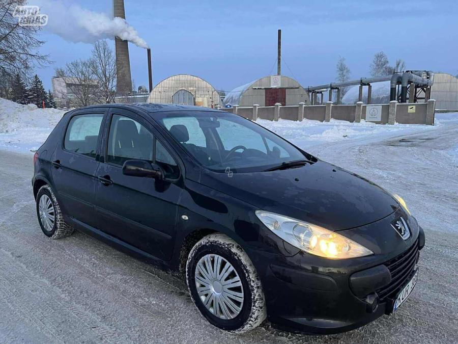 Black Peugeot 307 2007 in Silute, with an engine capacity of 1.60 L and mileage of 250 thousand km for 1100 €, photo 2 on AUTOMOTO.COM.LV
