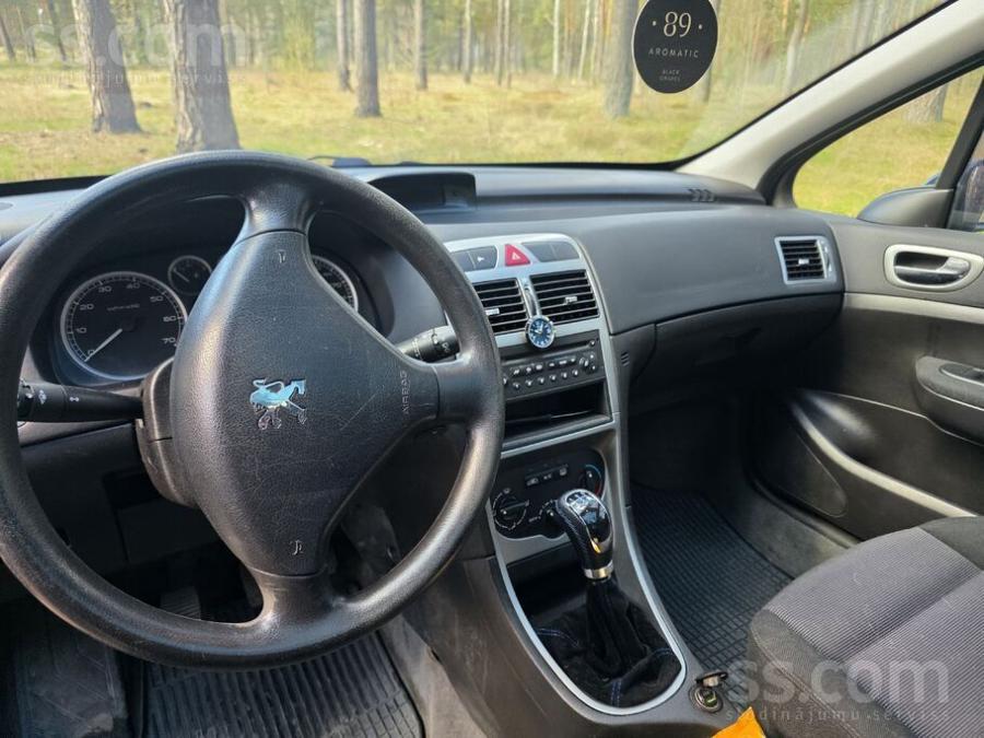 Melns Peugeot 307 2002 Rīga, ar dzinēja tilpumu 1.60 L un nobraukumu 285 tūkst. km par 1100 €, foto 5 vietnē AUTOMOTO.COM.LV