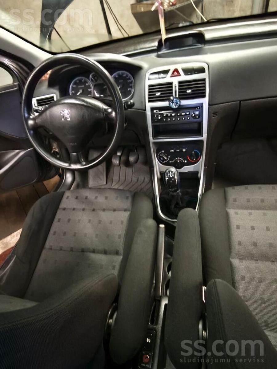 Melns Peugeot 307 2002 Rīga, ar dzinēja tilpumu 1.60 L un nobraukumu 285 tūkst. km par 1100 €, foto 10 vietnē AUTOMOTO.COM.LV