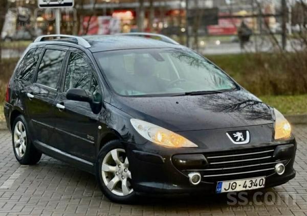 Black Peugeot 307 2008 in Kuldiga, with an engine capacity of 2.00 L and mileage of 357 thousand km for 1400 €, photo 1 on AUTOMOTO.COM.LV