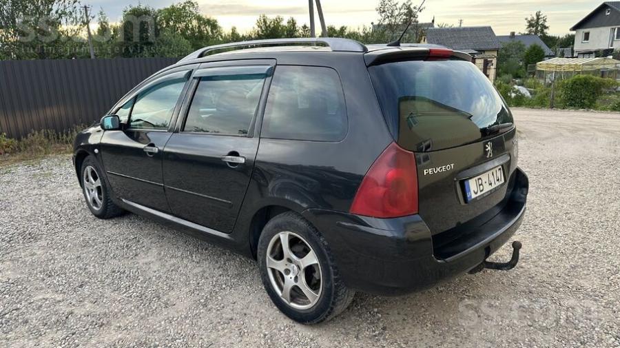 Black Peugeot 307 2003 in Rezekne, with an engine capacity of 2.00 L and mileage of 322 thousand km for 1350 €, photo 3 on AUTOMOTO.COM.LV