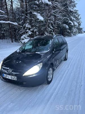 Black Peugeot 307 2004 in Daugavpils, with an engine capacity of 2.00 L and mileage of 327 thousand km for 950 €, photo 2 on AUTOMOTO.COM.LV