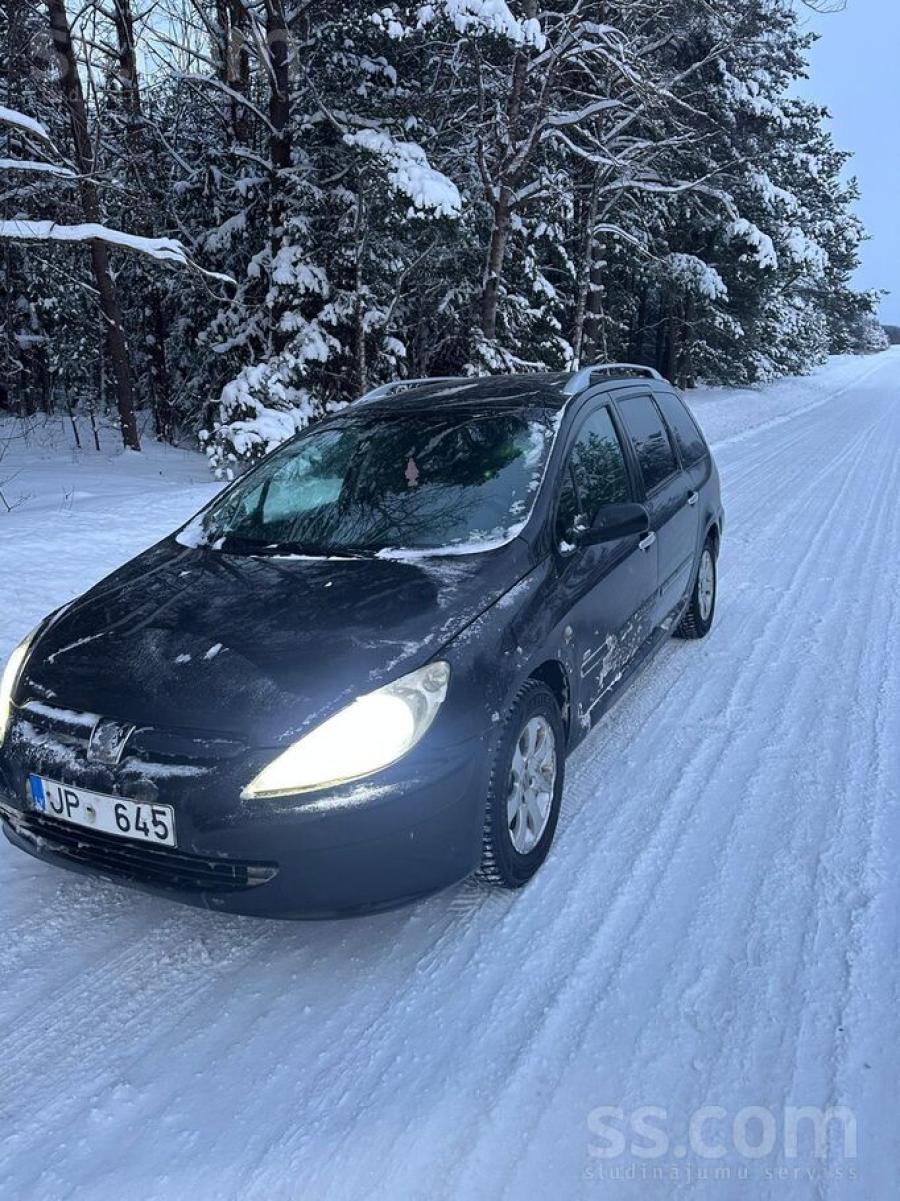 Black Peugeot 307 2004 in Daugavpils, with an engine capacity of 2.00 L and mileage of 327 thousand km for 950 €, photo 2 on AUTOMOTO.COM.LV