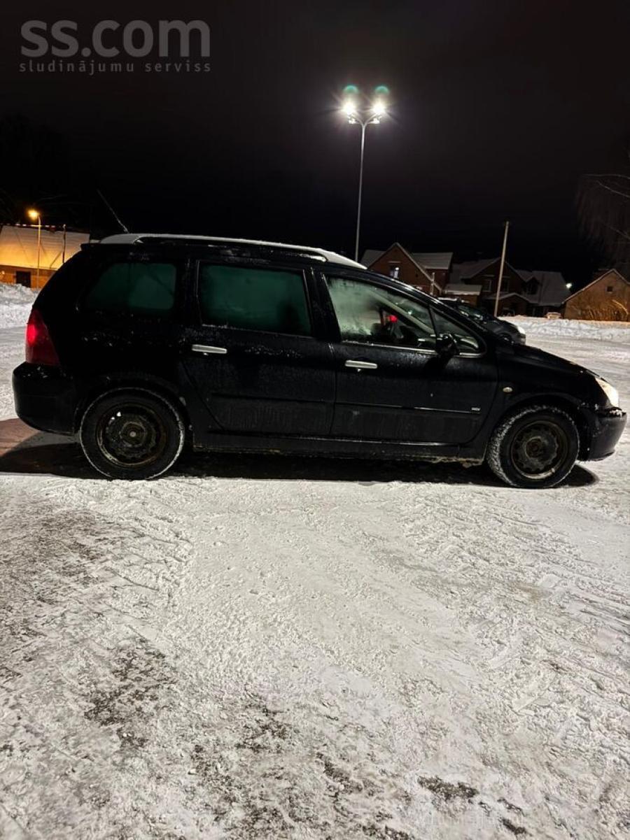 Black Peugeot 307 2005 in Aluksne, with an engine capacity of 1.60 L and mileage of 308 thousand km for 770 €, photo 3 on AUTOMOTO.COM.LV