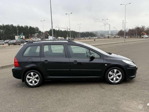 Black Peugeot 307 2006 in Vilnius, with an engine capacity of 2.00 L and mileage of 240 thousand km for 1200 €, photo 3 on AUTOMOTO.COM.LV