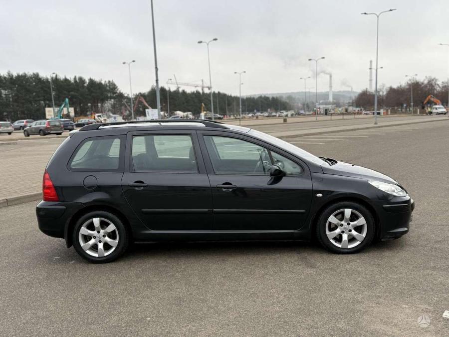Melns Peugeot 307 2006 Viļņa, ar dzinēja tilpumu 2.00 L un nobraukumu 240 tūkst. km par 1200 €, foto 3 vietnē AUTOMOTO.COM.LV