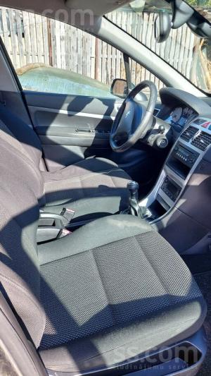 Black Peugeot 307 2006 in Jurmala, with an engine capacity of 1.60 L and mileage of 415 thousand km for 500 €, photo 6 on AUTOMOTO.COM.LV