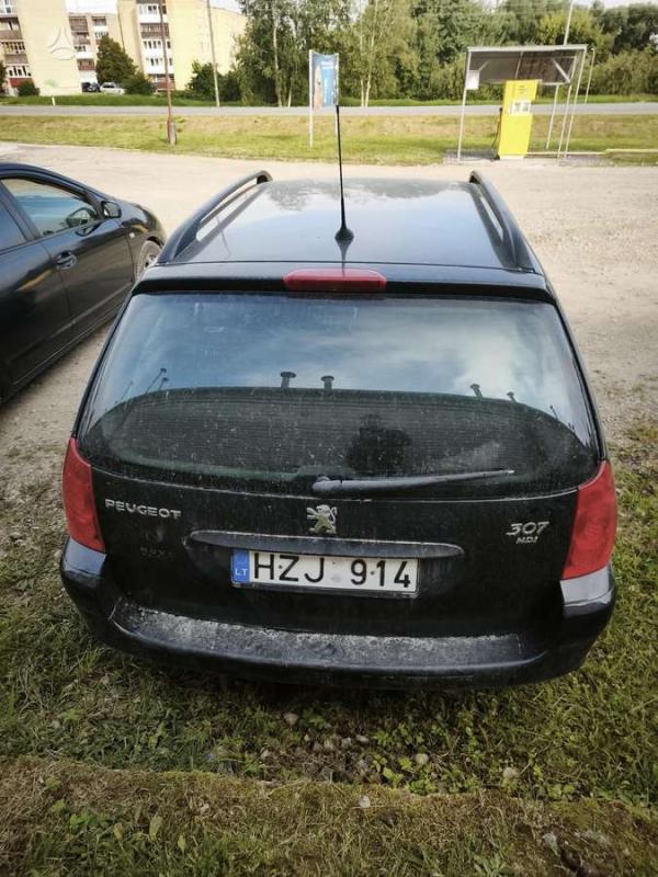 Peugeot 307 2006 in Panevezys on AUTOMOTO.COM.LV Black Peugeot 307 2006 in Panevezys, with an engine capacity of 1.60 L and mileage of 330 thousand km for 300 €, photo 3 on AUTOMOTO.COM.LV