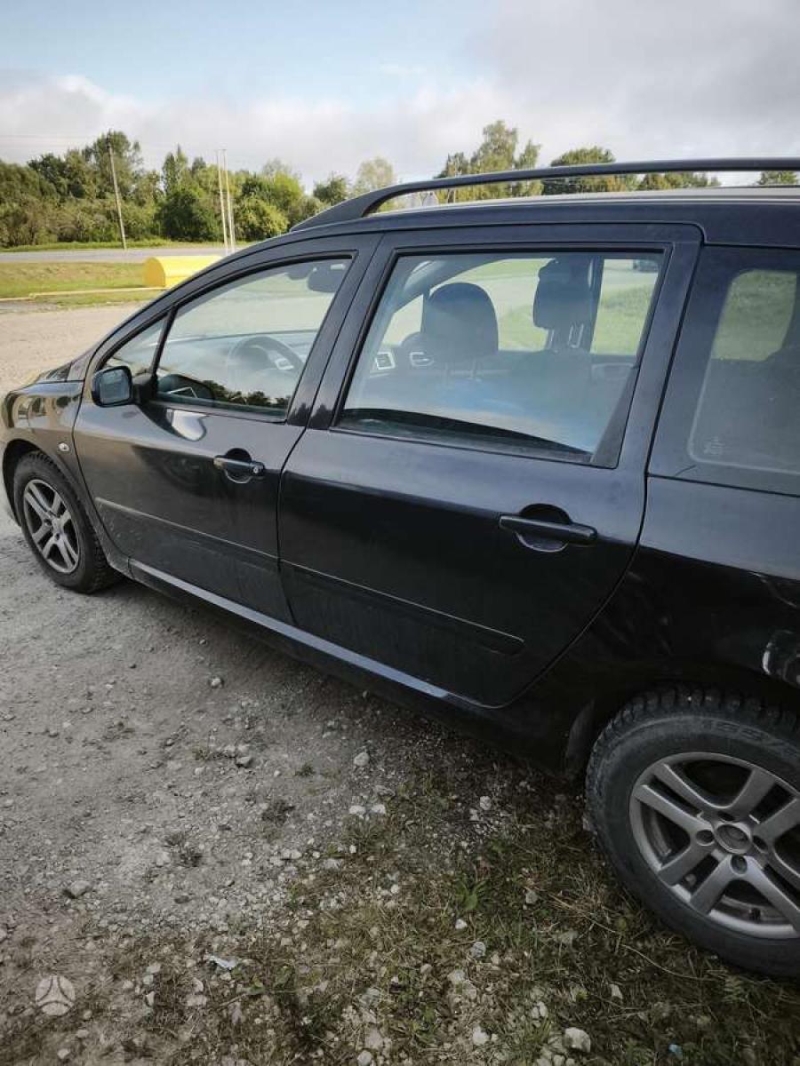 Black Peugeot 307 2006 in Panevezys, with an engine capacity of 1.60 L and mileage of 330 thousand km for 300 €, photo 5 on AUTOMOTO.COM.LV