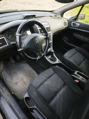 Black Peugeot 307 2006 in Panevezys, with an engine capacity of 1.60 L and mileage of 330 thousand km for 300 €, photo 7 on AUTOMOTO.COM.LV