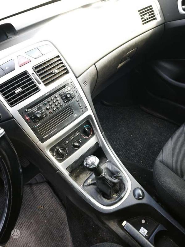 Peugeot 307 2006 in Panevezys on AUTOMOTO.COM.LV Black Peugeot 307 2006 in Panevezys, with an engine capacity of 1.60 L and mileage of 330 thousand km for 300 €, photo 9 on AUTOMOTO.COM.LV