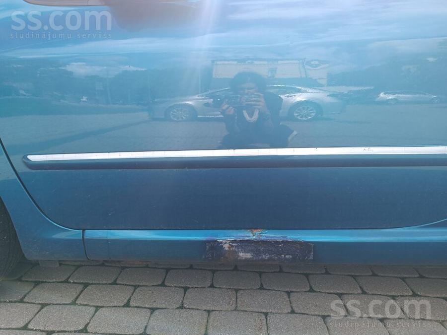 Blue Peugeot 307 2008 in Riga, with an engine capacity of 2.00 L and mileage of 319 thousand km for 2000 €, photo 7 on AUTOMOTO.COM.LV