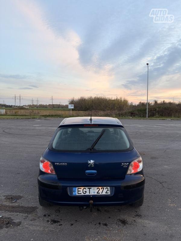 Blue Peugeot 307 2001 in Panevezys, with an engine capacity of 2.00 L and mileage of 256 thousand km for 680 €, photo 3 on AUTOMOTO.COM.LV