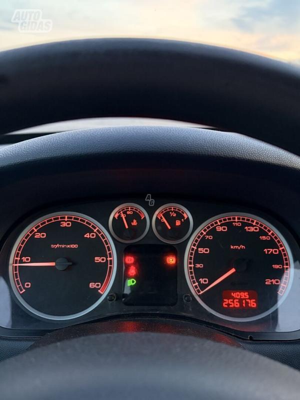 Blue Peugeot 307 2001 in Panevezys, with an engine capacity of 2.00 L and mileage of 256 thousand km for 680 €, photo 9 on AUTOMOTO.COM.LV