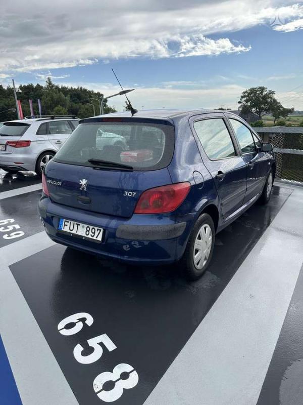 Blue Peugeot 307 2002 in Mazeikiai, with an engine capacity of 1.59 L and mileage of 142 thousand km for 700 €, photo 4 on AUTOMOTO.COM.LV