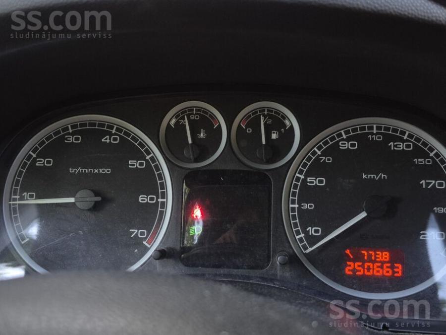 Zils Peugeot 307 2003 Rīga, ar dzinēja tilpumu 1.60 L un nobraukumu 250 tūkst. km par 1300 €, foto 17 vietnē AUTOMOTO.COM.LV