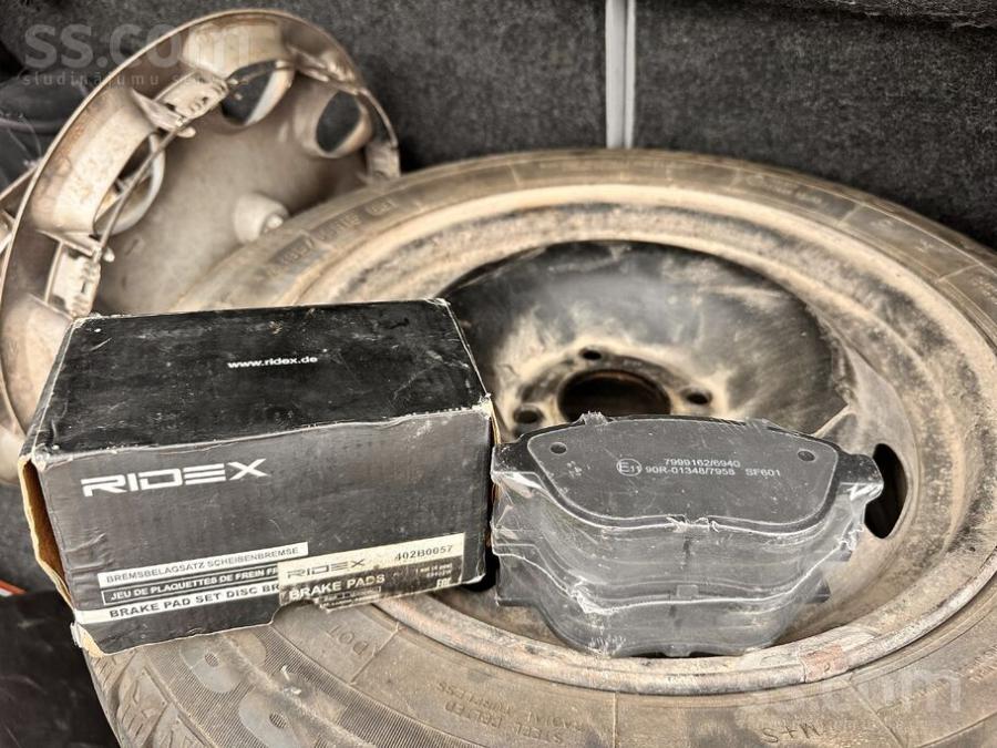 Zils Peugeot 307 2004 Ventspils, ar dzinēja tilpumu 1.60 L un nobraukumu 201 tūkst. km par 1200 €, foto 14 vietnē AUTOMOTO.COM.LV