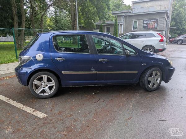 Blue Peugeot 307 2004 in Klaipeda, with an engine capacity of 2.00 L and mileage of 260 thousand km for 1050 €, photo 5 on AUTOMOTO.COM.LV