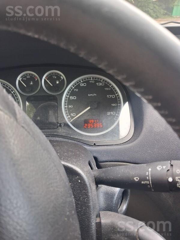 Blue Peugeot 307 2002 in Riga, with an engine capacity of 1.60 L and mileage of 235 thousand km for 900 €, photo 3 on AUTOMOTO.COM.LV