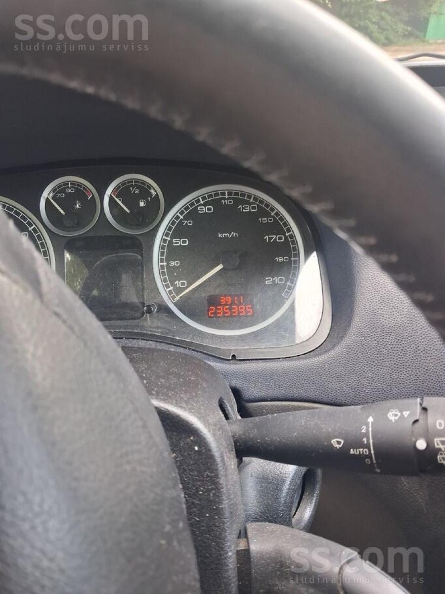 Zils Peugeot 307 2002 Rīga, ar dzinēja tilpumu 1.60 L un nobraukumu 235 tūkst. km par 900 €, foto 4 vietnē AUTOMOTO.COM.LV