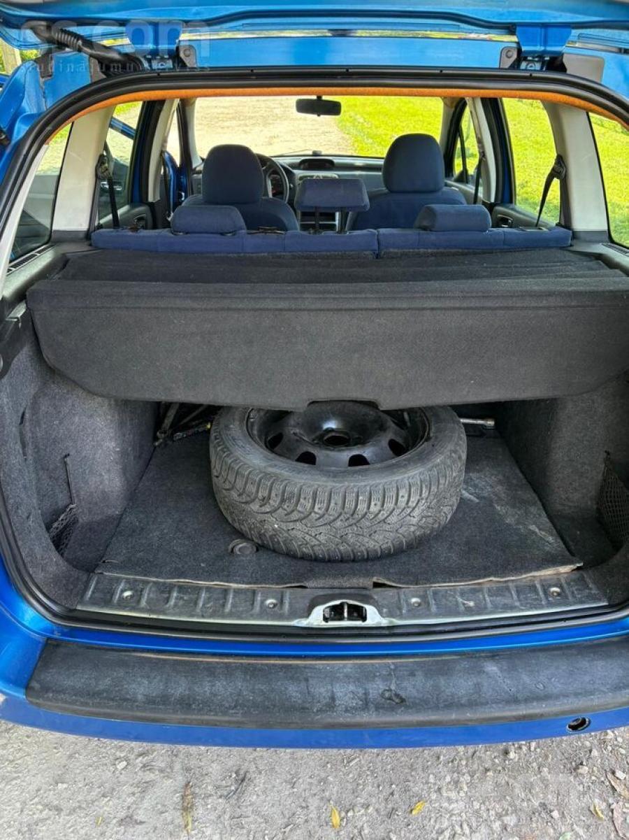 Zils Peugeot 307 2002 Rīga, ar dzinēja tilpumu 2.00 L un nobraukumu 290 tūkst. km par 1344 €, foto 9 vietnē AUTOMOTO.COM.LV