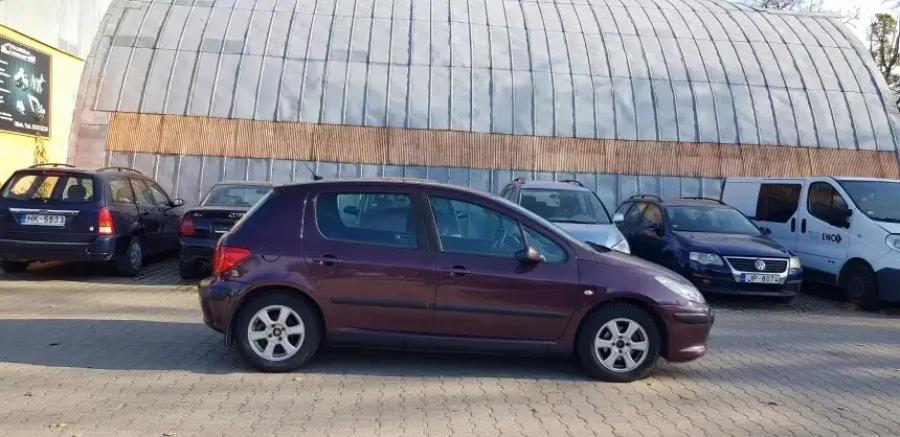 Brown Peugeot 307 2006 in Valmiera, with an engine capacity of 1.40 L and mileage of 382 thousand km for 1500 €, photo 3 on AUTOMOTO.COM.LV