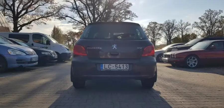 Brown Peugeot 307 2006 in Valmiera, with an engine capacity of 1.40 L and mileage of 382 thousand km for 1500 €, photo 5 on AUTOMOTO.COM.LV