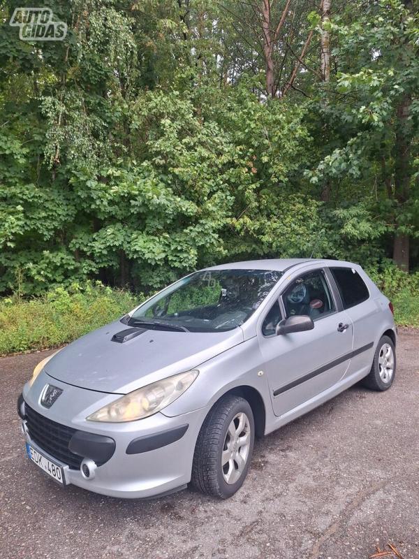 Пежо 307 2005 в Алитус на AUTOMOTO.COM.LV Пежо 307 2005 в Алитус, объемом двигателя 1.60 л и пробегом 294 тыс. км за 1390 €, фото 1 на AUTOMOTO.COM.LV