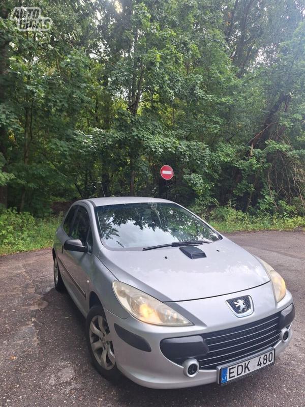 Пежо 307 2005 в Алитус на AUTOMOTO.COM.LV Пежо 307 2005 в Алитус, объемом двигателя 1.60 л и пробегом 294 тыс. км за 1390 €, фото 3 на AUTOMOTO.COM.LV