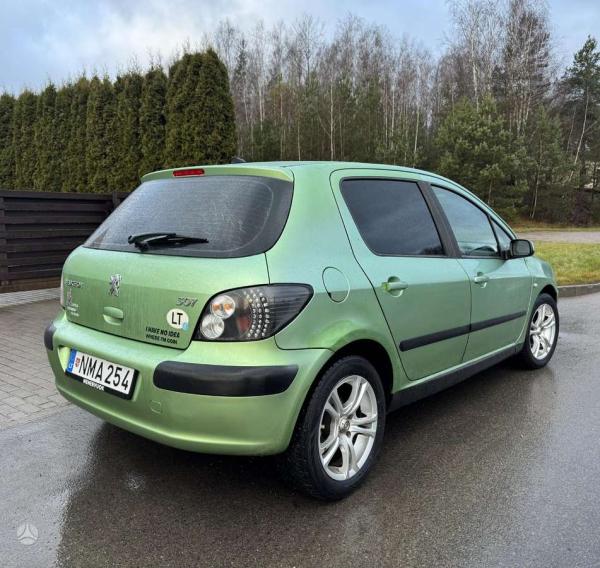 Green Peugeot 307 2002 in Vilnius, with an engine capacity of 1.60 L and mileage of 266 thousand km for 1500 €, photo 3 on AUTOMOTO.COM.LV