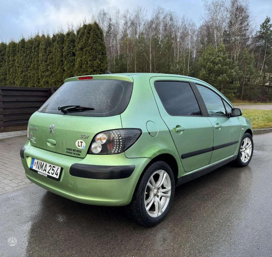 Green Peugeot 307 2002 in Vilnius, with an engine capacity of 1.60 L and mileage of 266 thousand km for 1500 €, photo 3 on AUTOMOTO.COM.LV