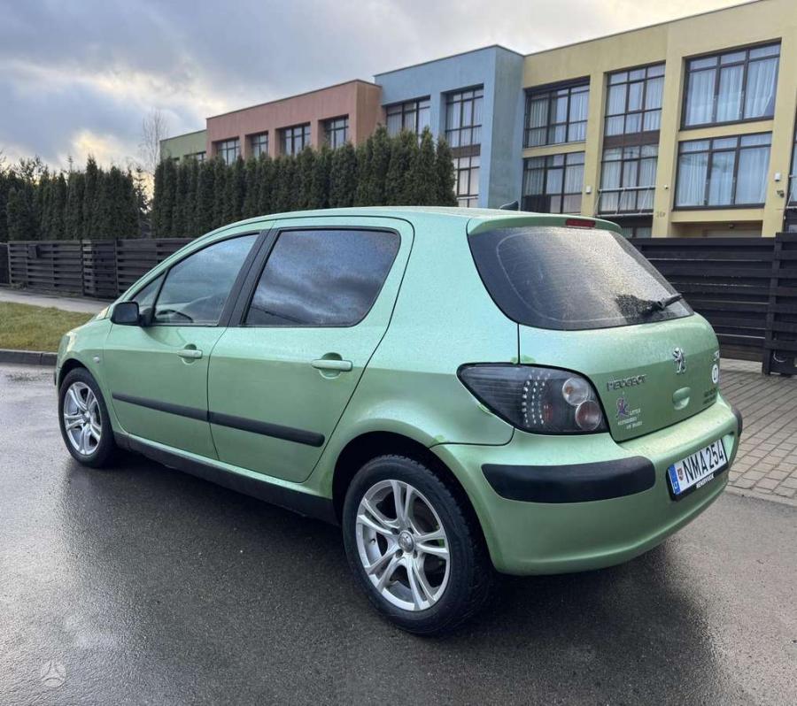 Green Peugeot 307 2002 in Vilnius, with an engine capacity of 1.60 L and mileage of 266 thousand km for 1500 €, photo 4 on AUTOMOTO.COM.LV