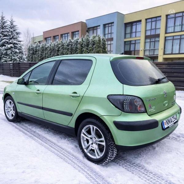 Green Peugeot 307 2002 in Vilnius, with an engine capacity of 1.60 L and mileage of 266 thousand km for 1470 €, photo 4 on AUTOMOTO.COM.LV