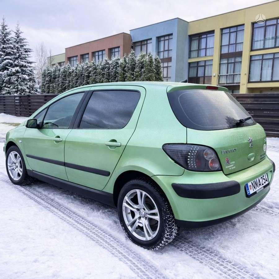Green Peugeot 307 2002 in Vilnius, with an engine capacity of 1.60 L and mileage of 266 thousand km for 1470 €, photo 4 on AUTOMOTO.COM.LV