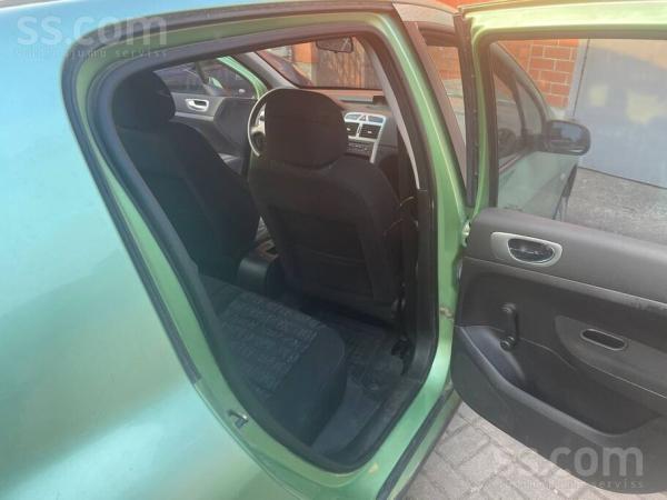 Zaļš Peugeot 307 2003 Daugavpils, ar dzinēja tilpumu 1.60 L un nobraukumu 160 tūkst. km par 850 €, foto 3 vietnē AUTOMOTO.COM.LV