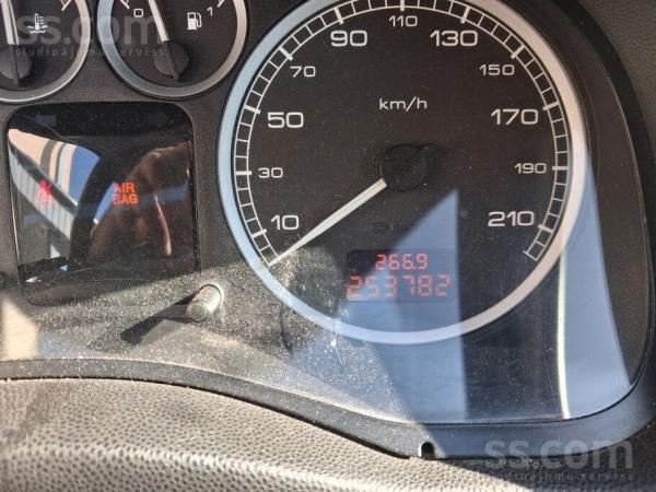 Zaļš Peugeot 307 2004 Liepāja, ar dzinēja tilpumu 1.60 L un nobraukumu 254 tūkst. km par 850 €, foto 10 vietnē AUTOMOTO.COM.LV