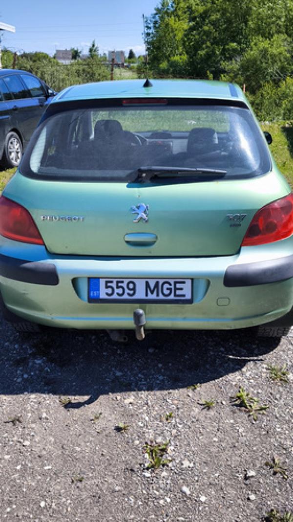 Green Peugeot 307 2004 in Sillamae, with an engine capacity of 2.00 L and mileage of 241 thousand km for 800 €, photo 3 on AUTOMOTO.COM.LV
