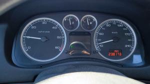 Green Peugeot 307 2004 in Sillamae, with an engine capacity of 2.00 L and mileage of 241 thousand km for 800 €, photo 10 on AUTOMOTO.COM.LV