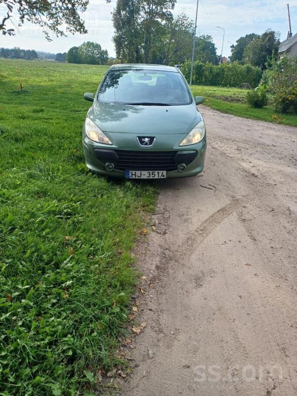 Green Peugeot 307 2006 in Jelgava, with an engine capacity of 1.60 L and mileage of 190 thousand km for 900 €, photo 4 on AUTOMOTO.COM.LV
