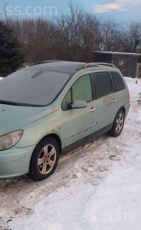 Green Peugeot 307 2003 in Talsi, with an engine capacity of 2.00 L and mileage of 400 thousand km for 250 €, photo 2 on AUTOMOTO.COM.LV