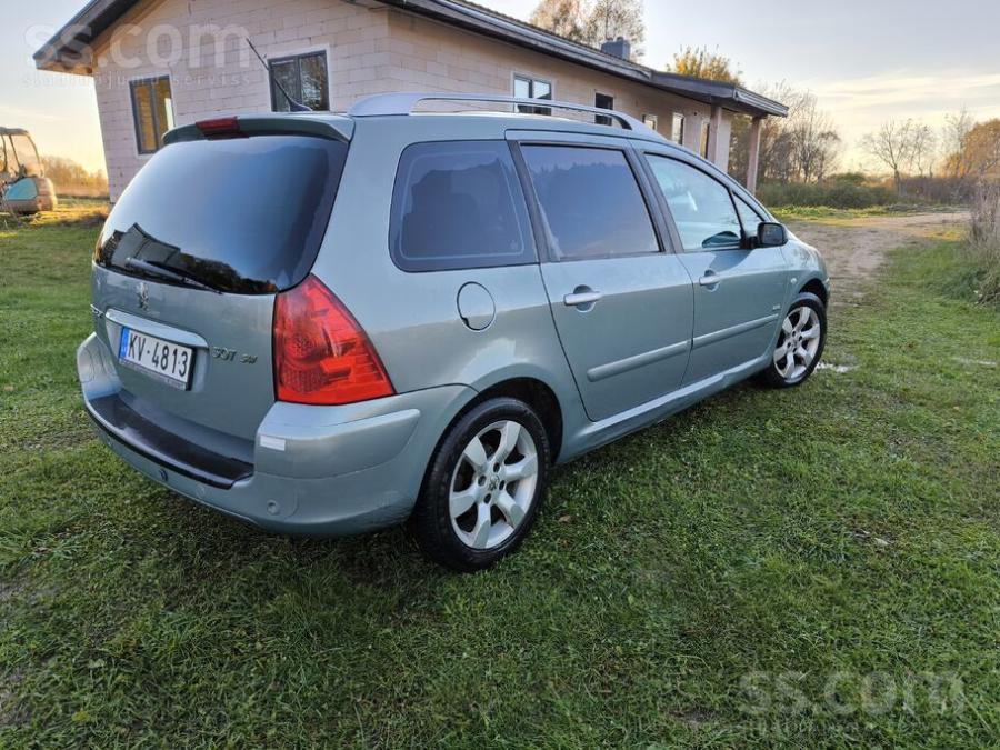 Green Peugeot 307 2005 in Riga, with an engine capacity of 1.60 L and mileage of 290 thousand km for 1450 €, photo 4 on AUTOMOTO.COM.LV