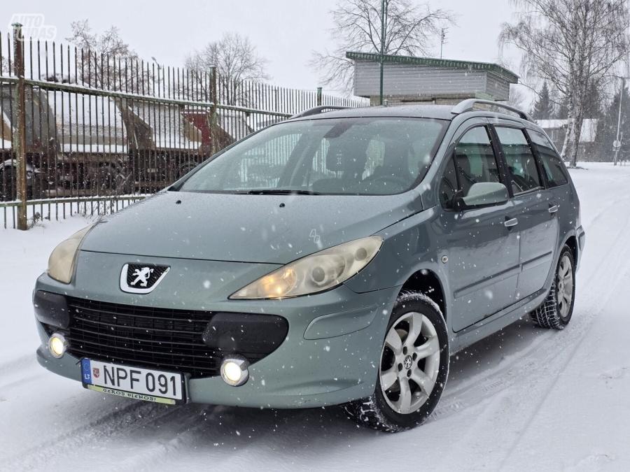 Green Peugeot 307 2006 in Ukmerge, with an engine capacity of 1.60 L and mileage of 302 thousand km for 950 €, photo 1 on AUTOMOTO.COM.LV