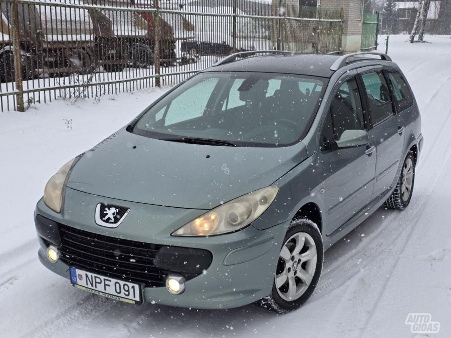 Green Peugeot 307 2006 in Ukmerge, with an engine capacity of 1.60 L and mileage of 302 thousand km for 950 €, photo 3 on AUTOMOTO.COM.LV