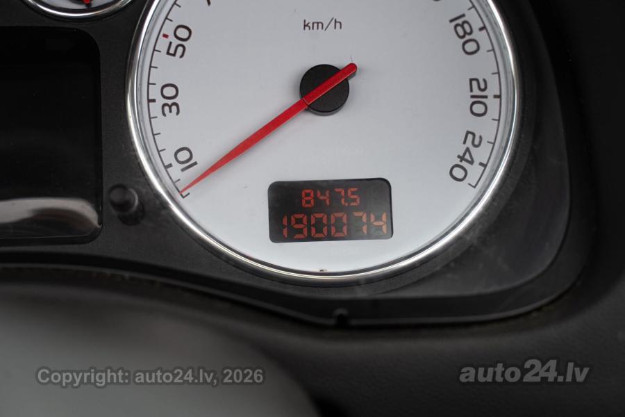 Pelēks Peugeot 307 2004 Tallina, ar dzinēja tilpumu 2.00 L un nobraukumu 190 tūkst. km par 3200 €, foto 21 vietnē AUTOMOTO.COM.LV