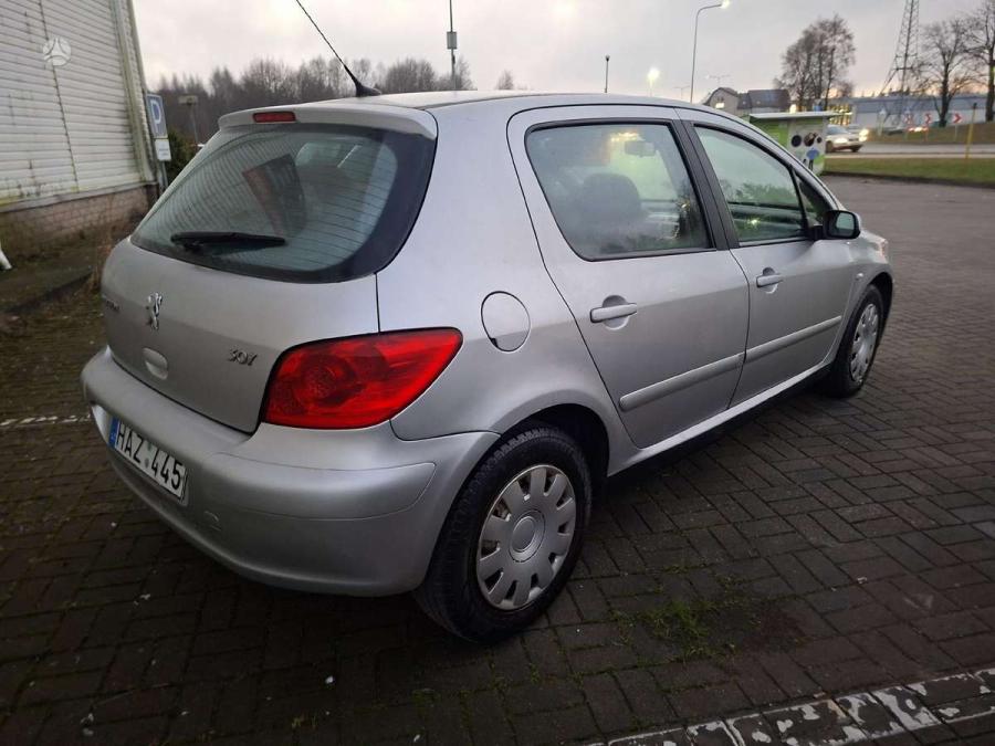 Grey Peugeot 307 2002 in Plunge, with an engine capacity of 2.00 L and mileage of 313 thousand km for 550 €, photo 3 on AUTOMOTO.COM.LV