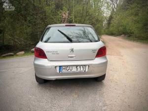 Pelēks Peugeot 307 2002 Viļņa, ar dzinēja tilpumu 2.00 L un nobraukumu 320 tūkst. km par 600 €, foto  vietnē AUTOMOTO.COM.LV